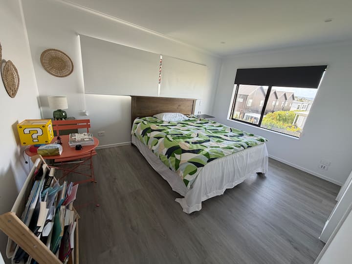 Sunny Red Beach Master Suite - Northland