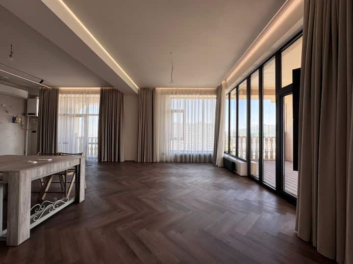 Penthouse With Terrace And Panoramic Mountain View - Bishkek