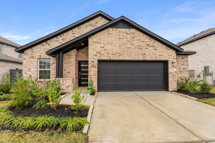 Warm Elegant Winter Stay | Blazing Fast Wi-fi - Pearland, TX