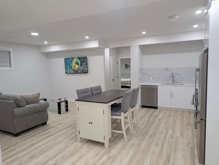 Timsus Elitehomes - One Bedroom Suite - Saint Albert