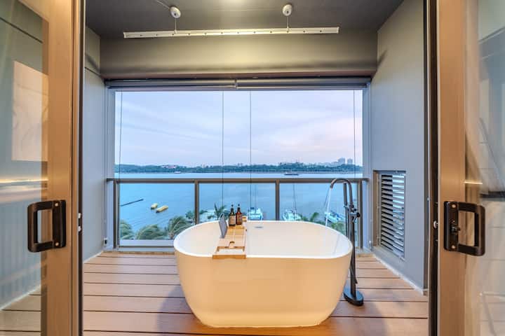 【Bathtub & Seaview】r&f Luxury Studio【projector】03 - Woodlands