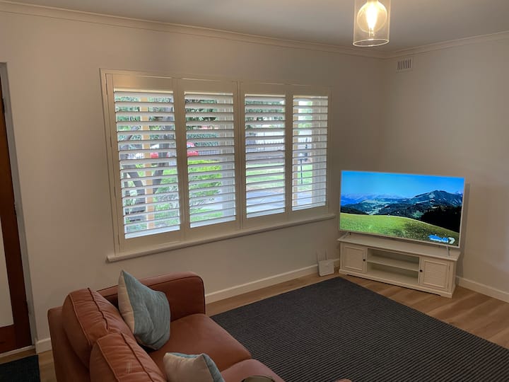 The One, Located In The Heart Of Kingswood - Adelaide