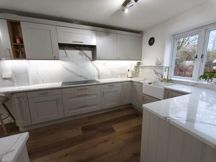 6 Bedroom Family Home | Sauna, Pool Table, Garden - Kent