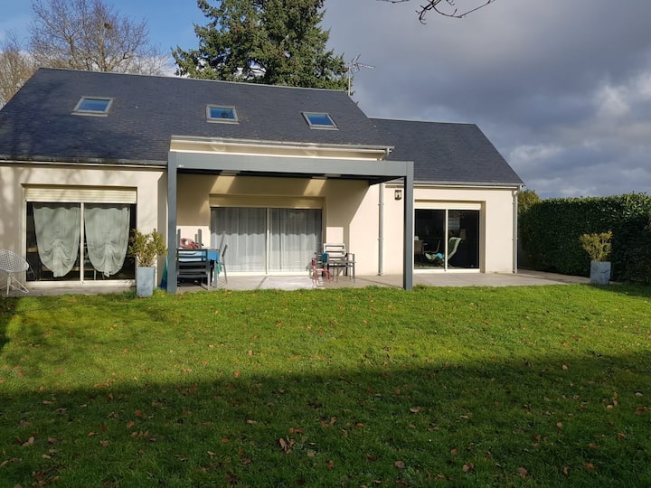 Maison Lumineuse Avec Jardin Au Calme - La Flèche