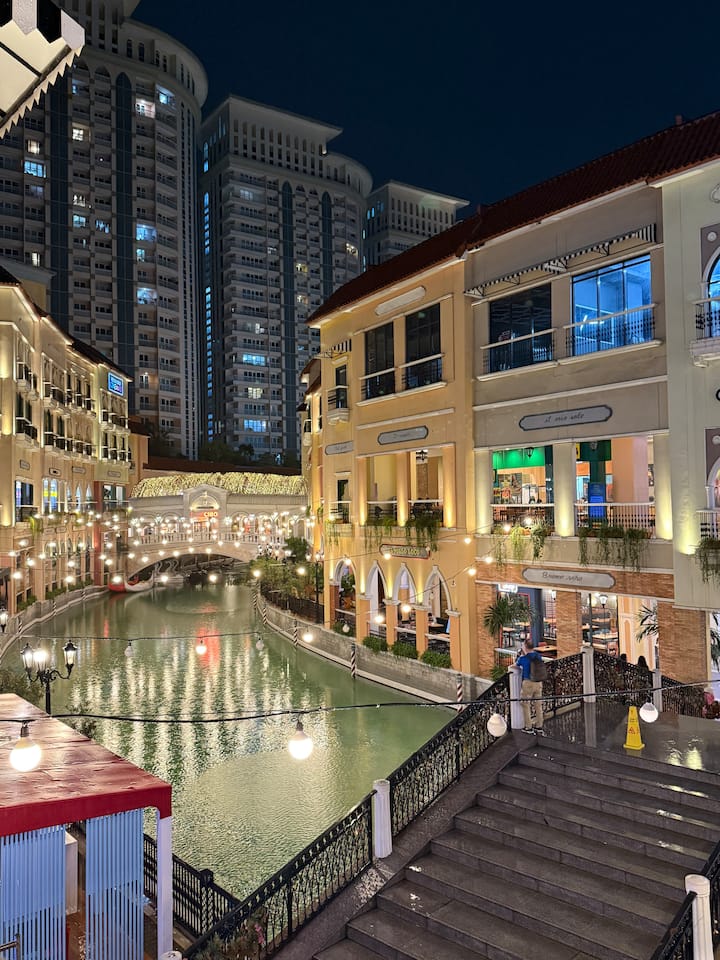3br+xtra Room Connected To Venice Grand Canal Mall - Taguig