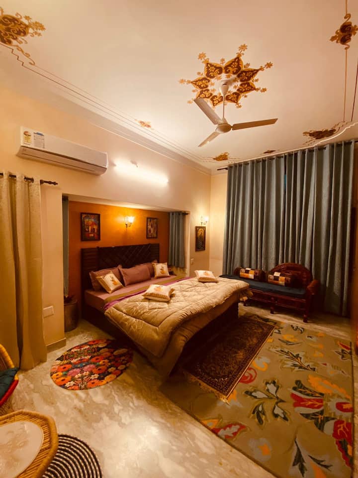 A Quiet, Refined Pause Near Fatehsagar Lake. - Udajpur