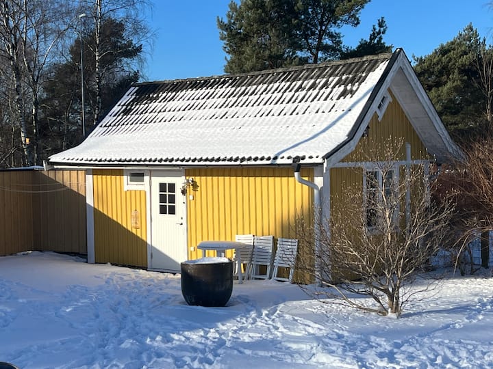 Liten Stuga På Tomt Nära Vallarna Och ÄTran Strand - Falkenberg