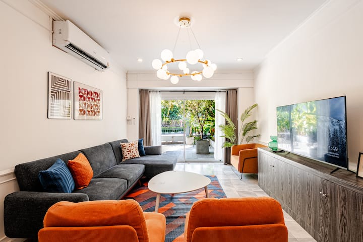 Spacious 8br 2 Mins Walk To Bts Near Lconsiam. - Bangkok