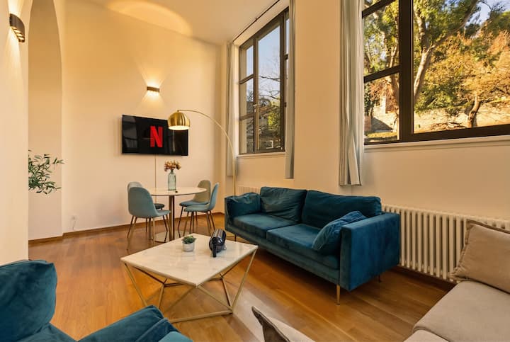 {The Queen’s House} Excellence. Loft For 8 People - Bellinzona