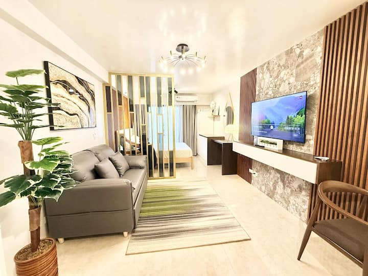 Modern Prime Comfort : Wi-fi, Hot Shower & Parking - Cagayan de Oro