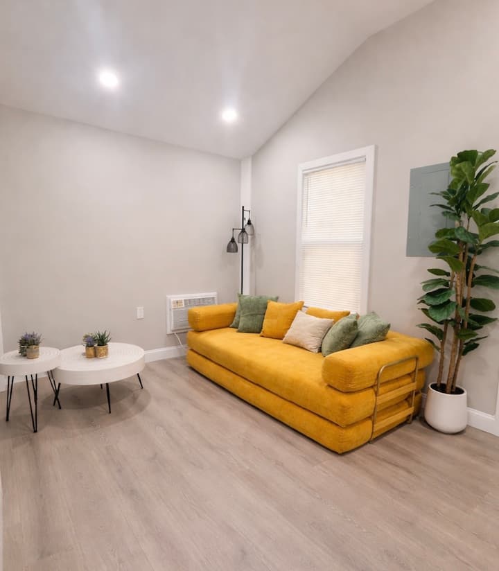 Brand New Cozy Home 15 Minutes Away From New Haven - Derby, CT