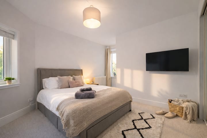 Elegant 3br Retreat With Free Parking - Bournemouth