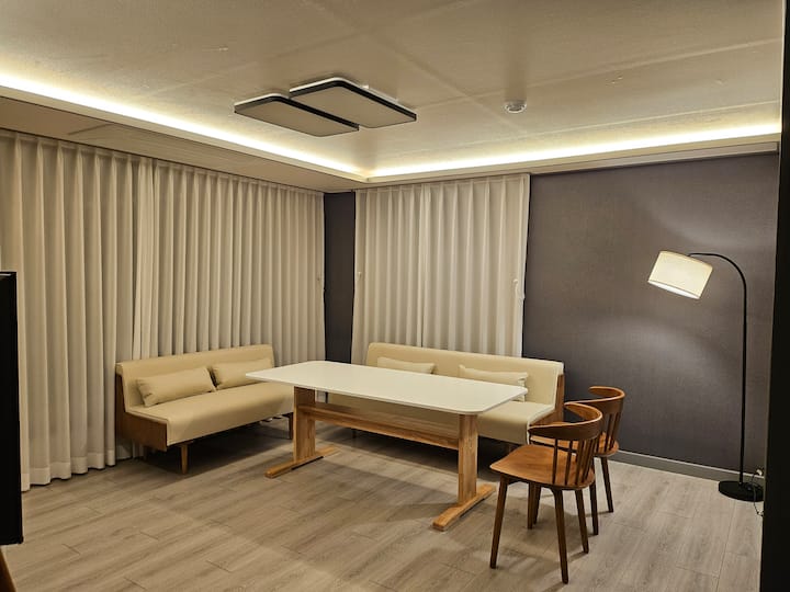 오픈특가/유성온천역#유성터미널#호텔침구#화장실2개#
성심당롯데 차로10분#엘베#주차#테라스 - Daejeon