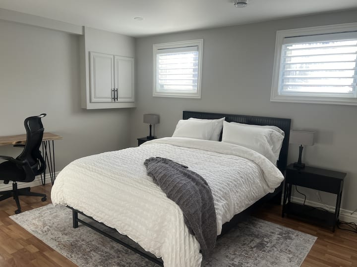 1br Furnished Executive Suite * Designed Interior - Smiths Falls