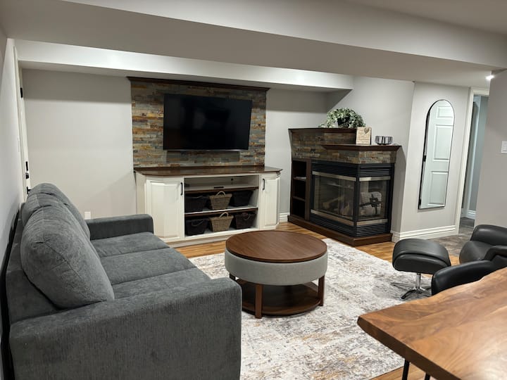1br Furnished Executive Suite Designed Interior - Smiths Falls