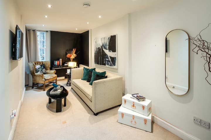 Victorian Manor Near Buckingham 7-bed Escape - London