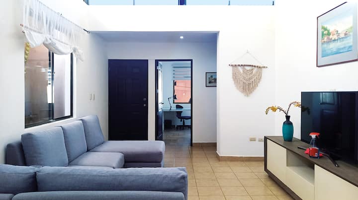 Casa 2hab 2baños +Oficina+patio Ac Wifi Condominio - Managua