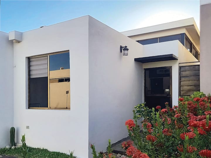 Casa 2hab 2baños +Oficina+patio Ac Wifi Condominio - Managua