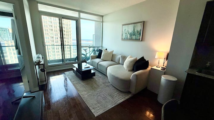 1 + Den Two Bed In The Heart Of Downtown Toronto - Toronto
