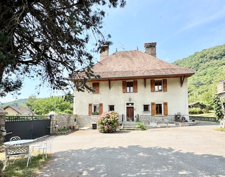 La Colombière Demeure De Charme Et D'histoire - Isère