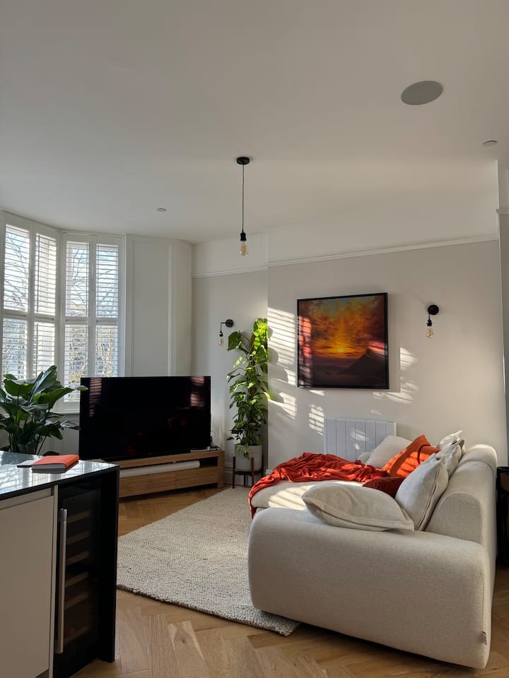 Stylish 1-bed Apartment On Cathedral Road - Cardiff