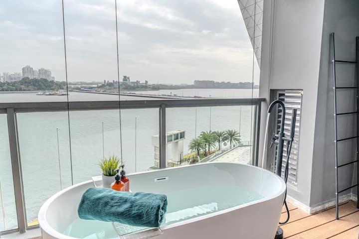 【Bathtub & Seaview】r&f Luxury Studio 26 - Woodlands