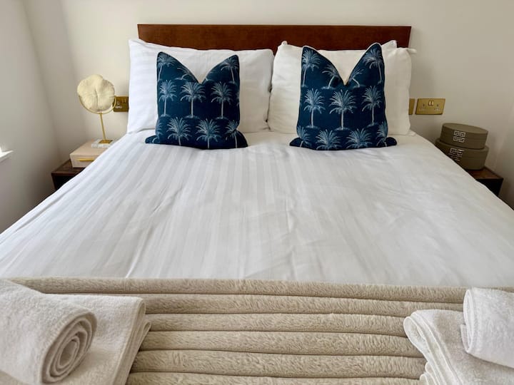 Waterfront Living By Everton Hill Dickinson - Guernsey