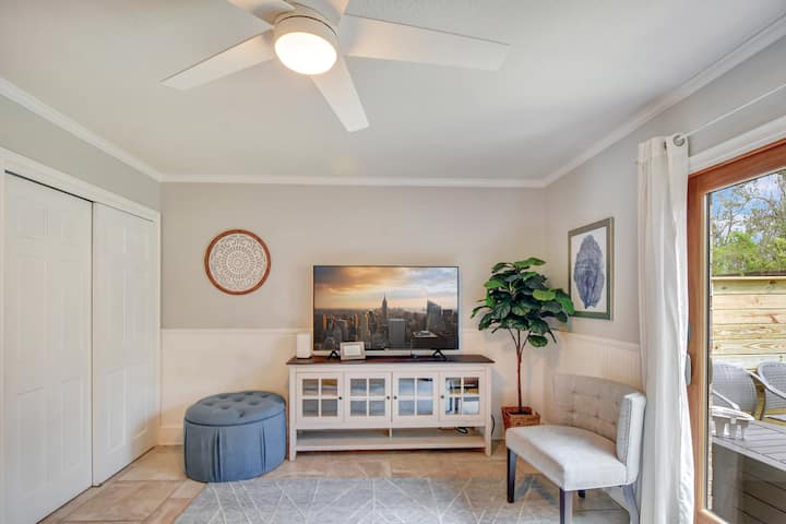 Perfect Quiet Beach Getaway
Walk To Beach + Pool - St. Simons Island, GA