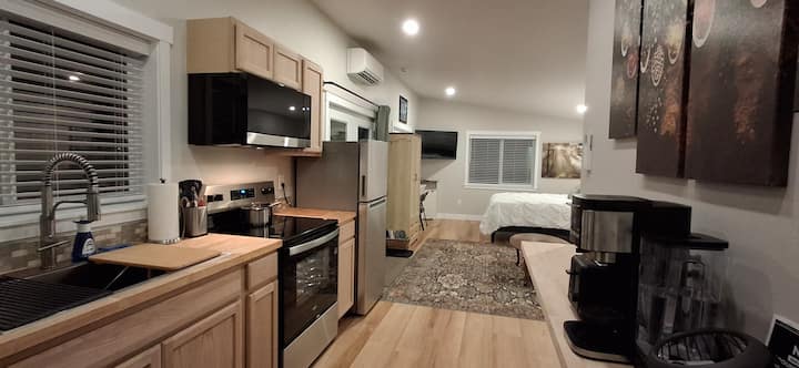 The Maple Luxury Suite! - Olympia, WA