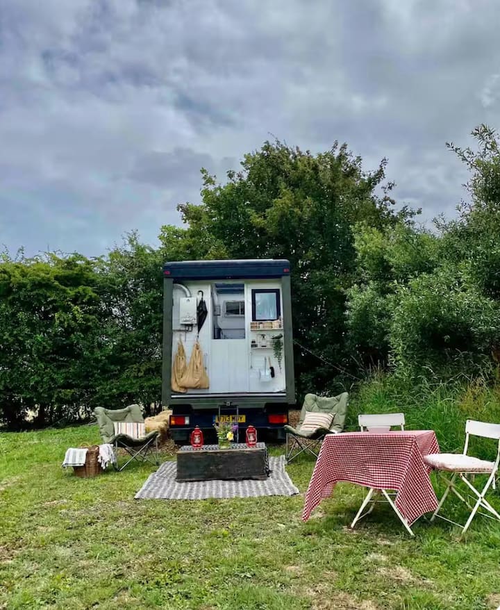 Camper Van With Swimming Pool & Hot Tub - Fordingbridge