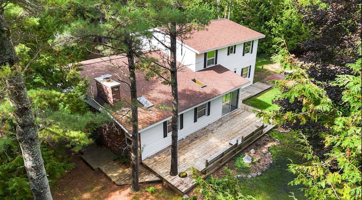 Cheboygan House Retreat + Boat Slip By S & K - Cheboygan, MI