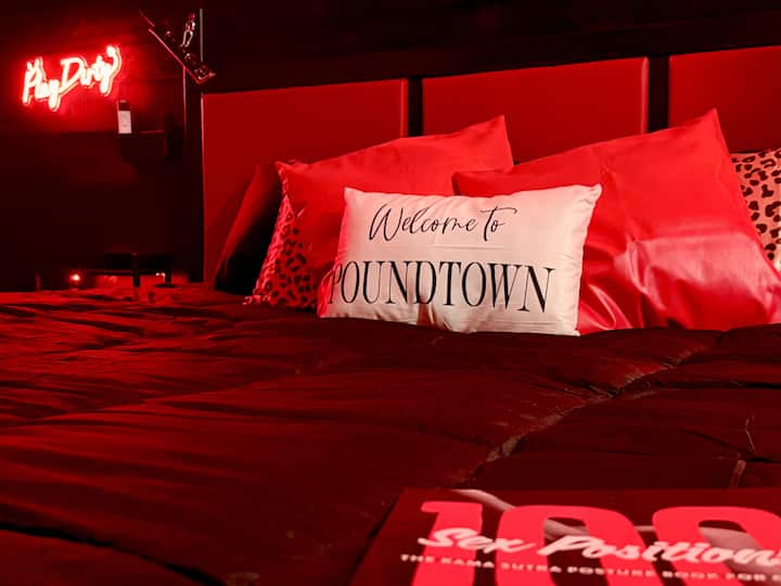 Redwood | Adults Only | Intimate, Red Room Retreat - 美國