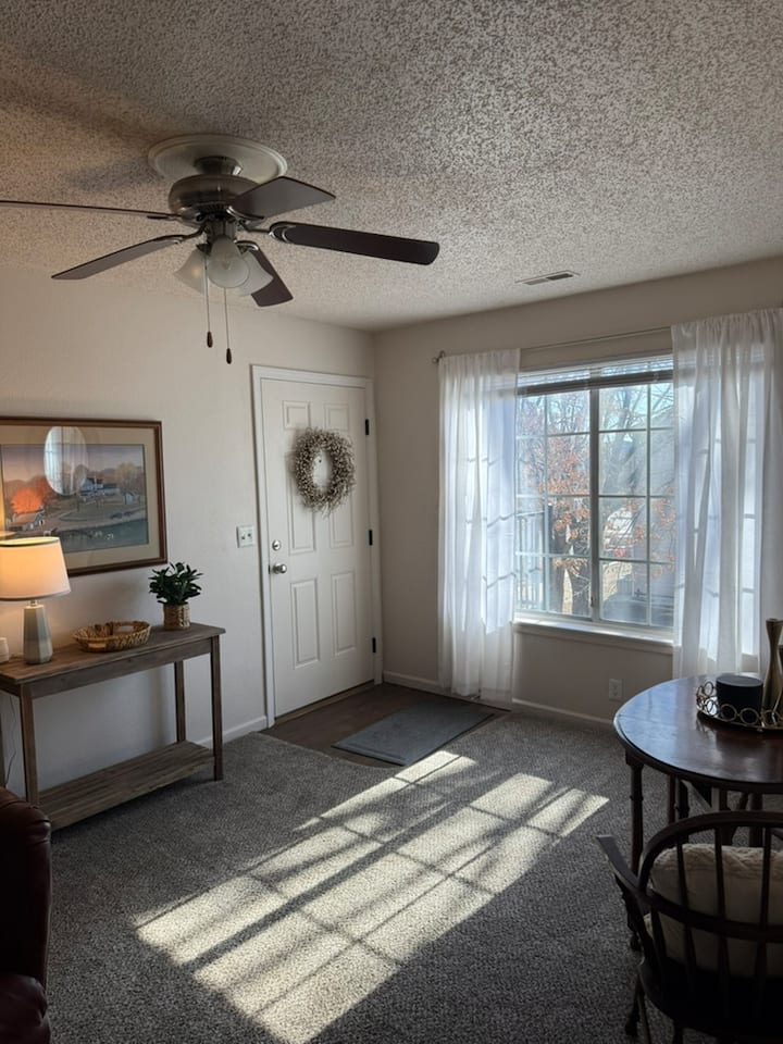 Game Day Stay! Walk To The Stadium! | 3 Bed/1 Bath - Tuttle Creek Lake, KS