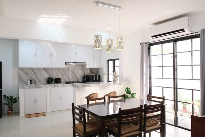 Idesia Dasmarinas New 3 Br Home With Wifi, Parking - Naic