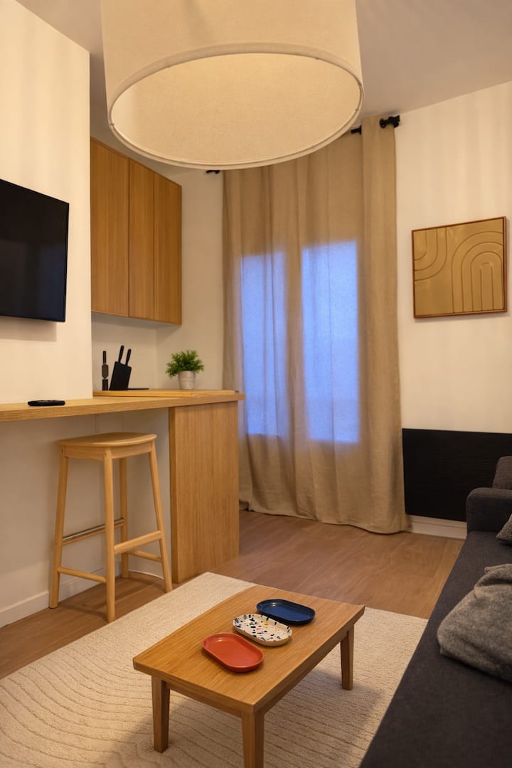 Cozy One-bedroom Apartment With Living Room - Paris