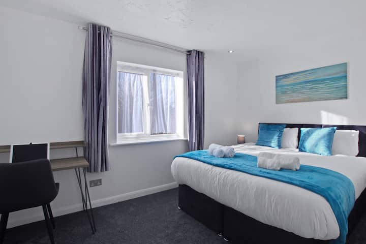 2-bed Apartment/2 Free Parking Bays/wi-fi/sky - Aylesbury