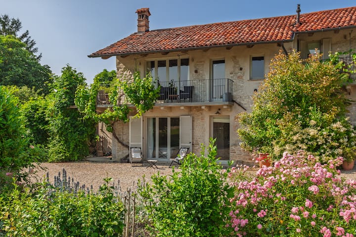 Charming Country House In Langhe - Barolo
