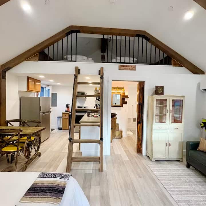 The Watershed -Sleeps 4 -Walking Distance Pools - Lava Hot Springs, ID