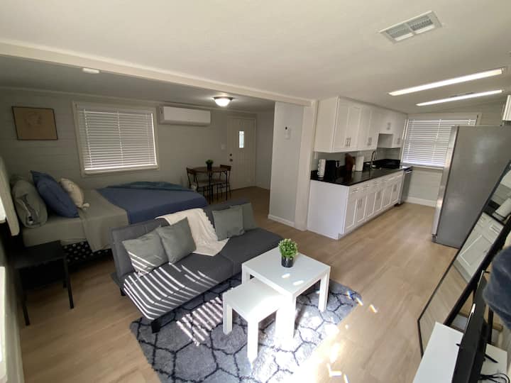 Peaceful Blue Haven Studio - 30 Mins From Disney - St. Cloud, FL
