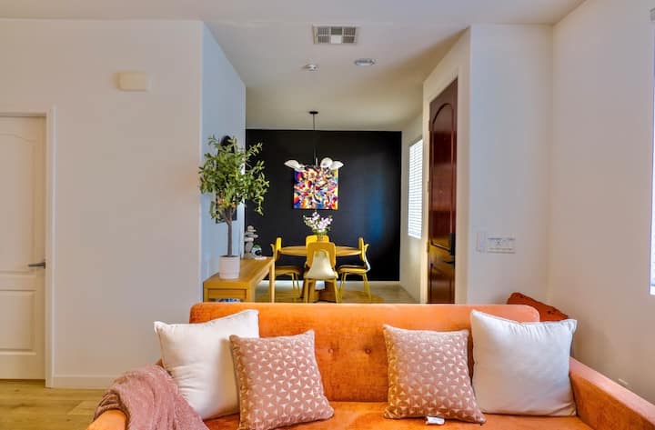 Spacious 2br Condo | Garage | All Utilities - Santa Clarita, CA