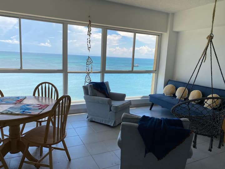 Apartamento Frente Al Mar Con Playa, Piscina. - Venezuela