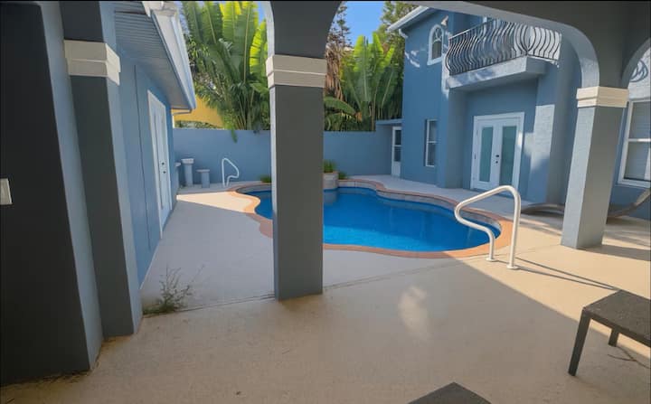 Modern Sunshine House - Sanibel Island, FL