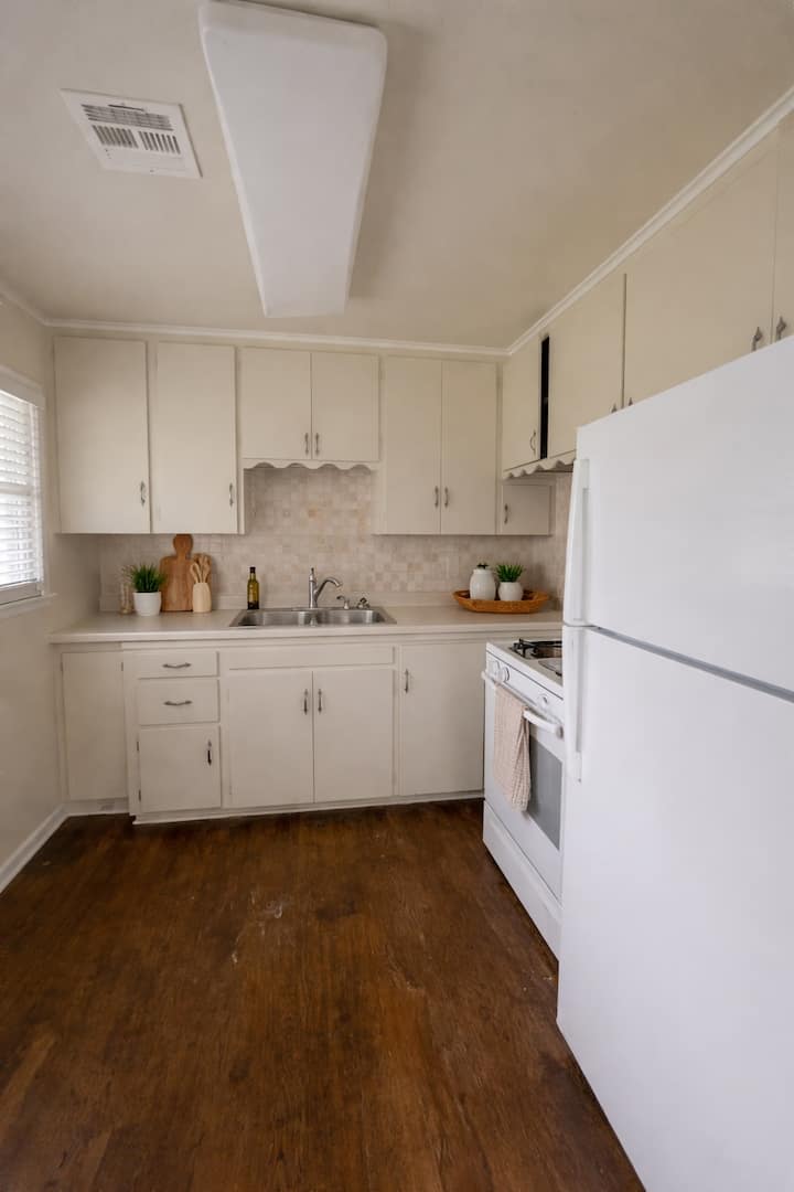 Clean Simple Magical - Tulsa, OK