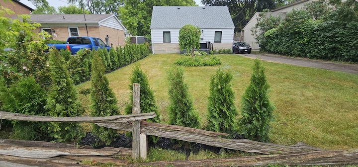 Cozy City Cottage - Pickering