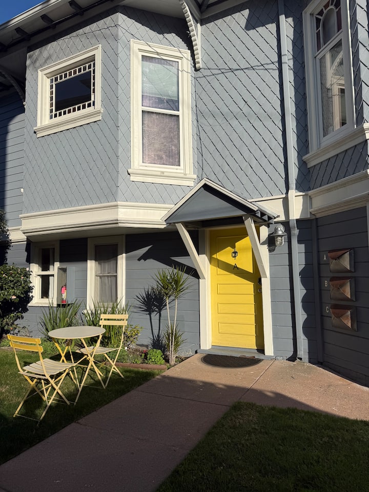 Unit A - Charming Queen Anne Victorian Apartment - Alameda, CA