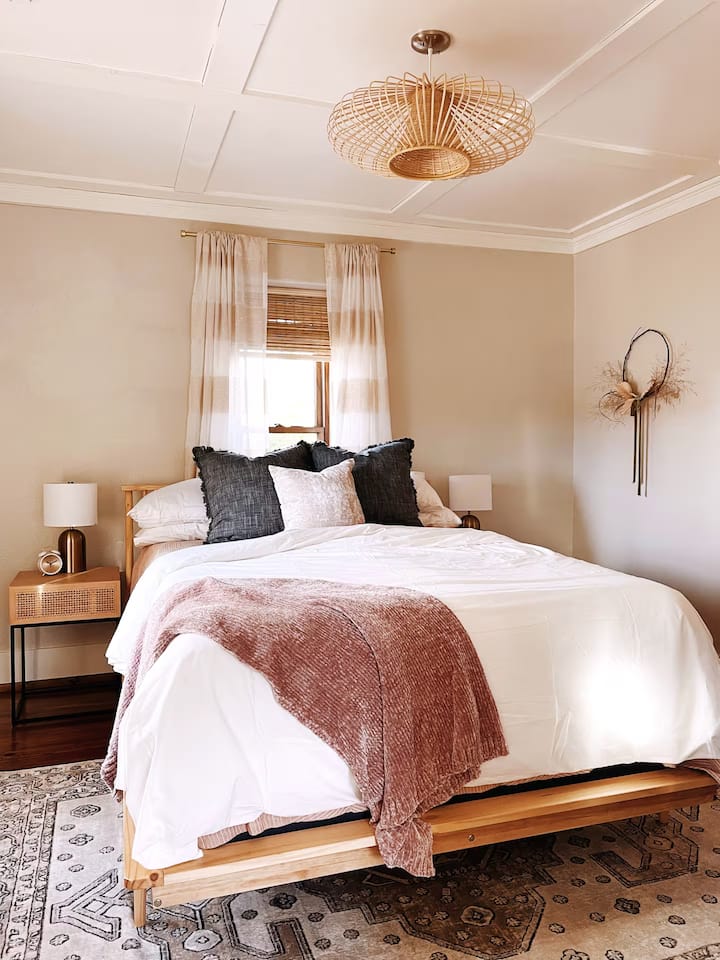 Formerly Freckled Hen Cottage, 2br/1ba, Near Uofa! - Fayetteville, AR