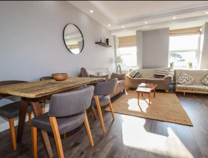 Beautiful Contemporary Apartment In St Austell - St Austell