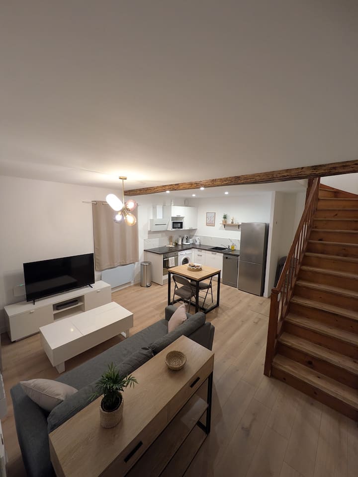 La Tour – Appartement Rénové, Calme Et Confortable - Lagnieu