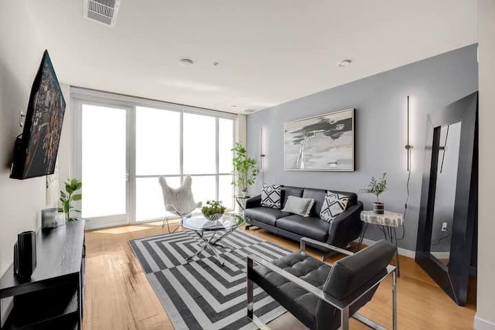 Large Lux Modern Central Location ~ Pool & Gym - Irvine, CA