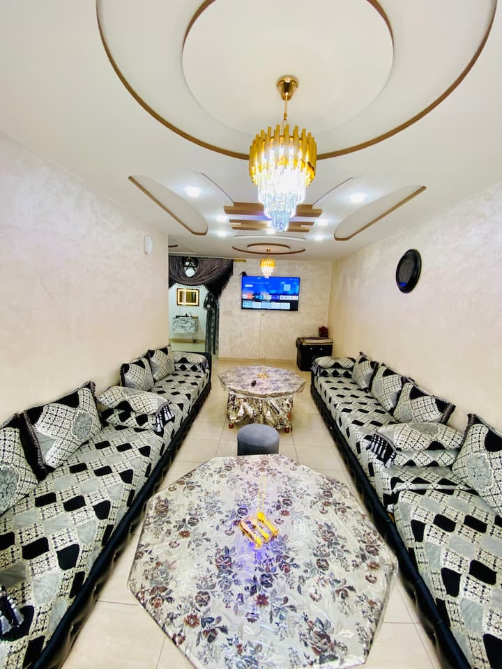 Aurea 2 Modern, Spacious, Air-conditioned, Wi-fi, Terrace & Parking - Oujda